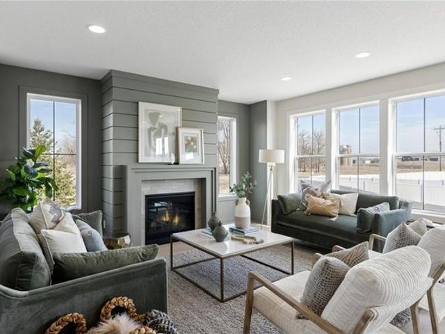 5003 Airlake Dr, Woodbury, MN 55129