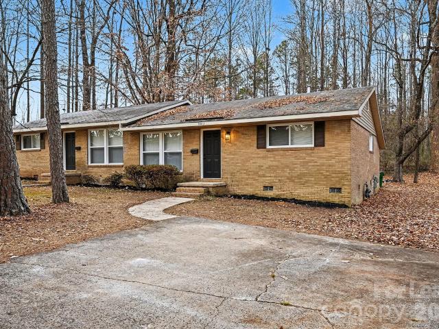 5003 Lakecrest Drive