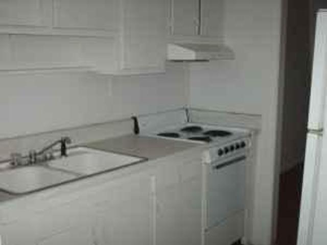 $500 / 2br Old Town Village Frankfort 333 E. 4th ST. Frankfort