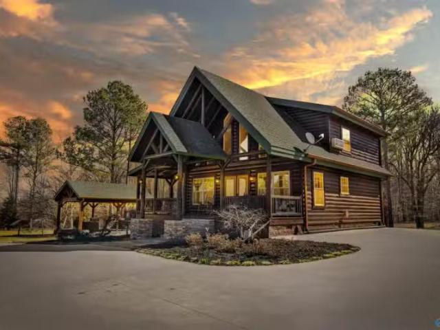 500 COUNTY ROAD 176, DUTTON, AL 35744 Single Family Residence.