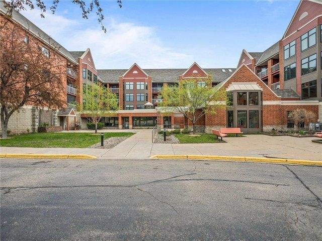 500 County Road B W Apt 113, Roseville, MN 55113