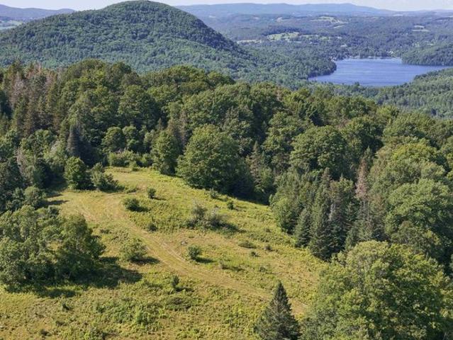 500 Apostle Will Dr, Ryegate, VT 05042