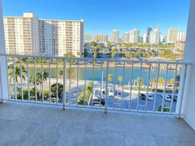 500 Bayview Dr #825, Sunny Isles Beach, FL 33160