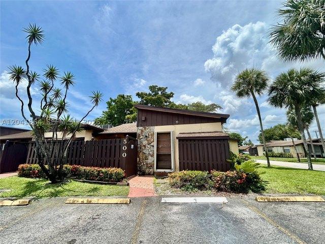 500 Briarwood Cir Unit 3 54, Hollywood, FL 33024