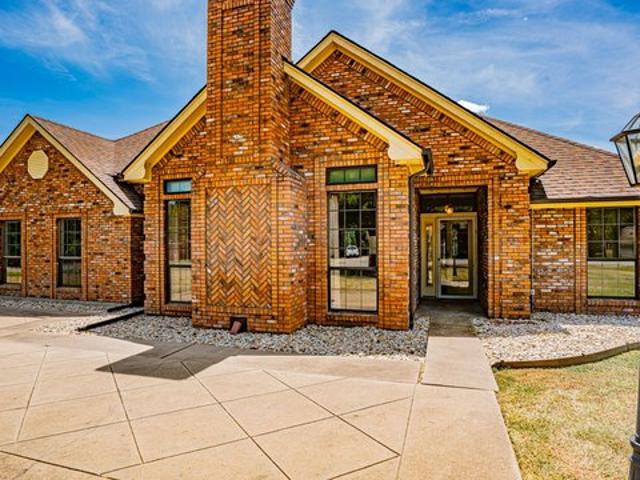 500 Buena Vista Ct, Granbury, TX 76049