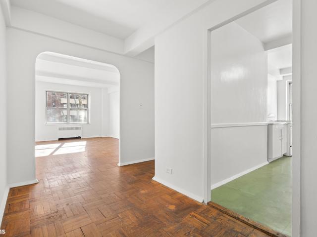 500 GRAND Street B3E