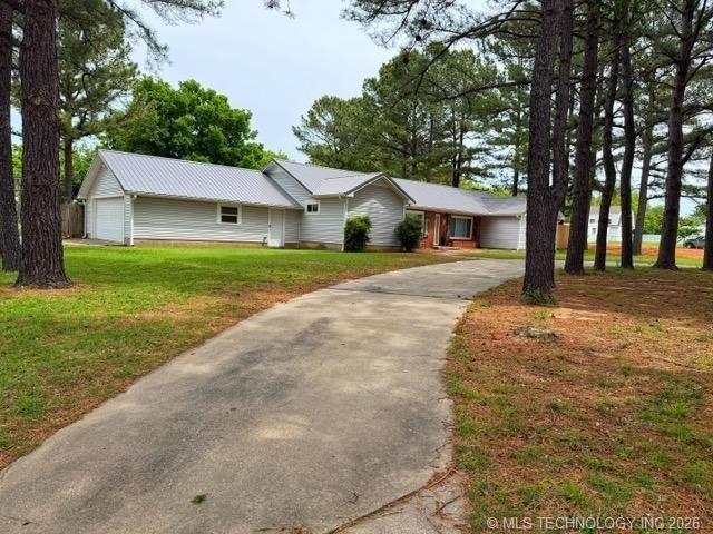 500 Diamond St, Holdenville, OK 74848