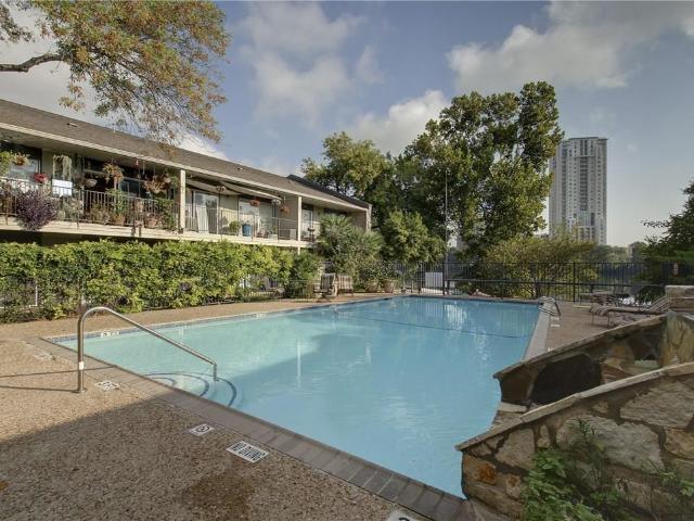 500 E Riverside Dr # 136