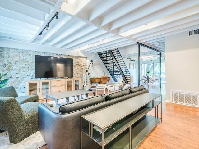 500 E Riverside Dr # 206