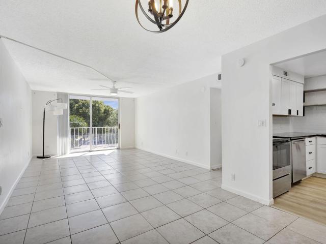 500 Executive Center Dr, Unit 3J, West Palm Beach, FL 33401 | MLS #B26009