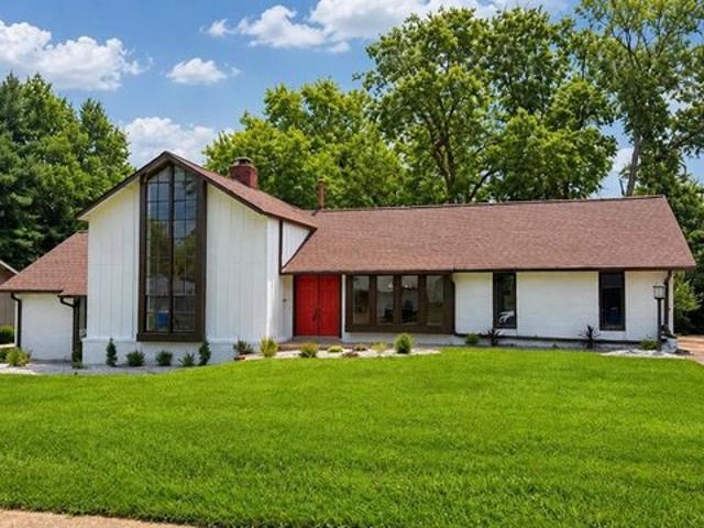 500 Kingridge Dr, Ballwin, MO 63011