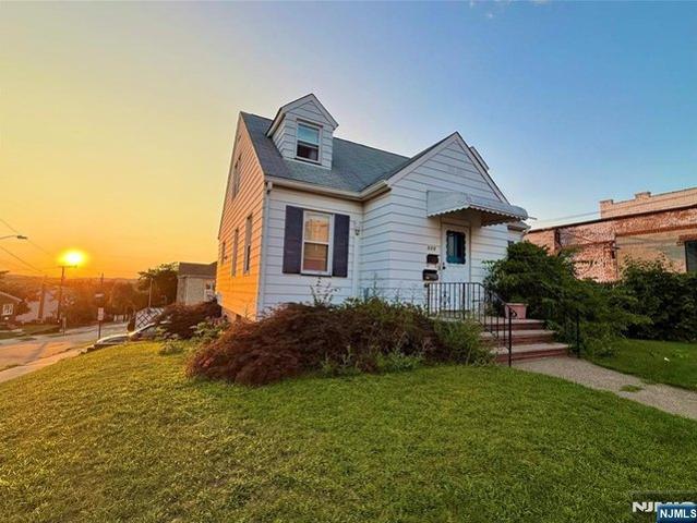500 Jefferson St, Carlstadt, NJ 07072