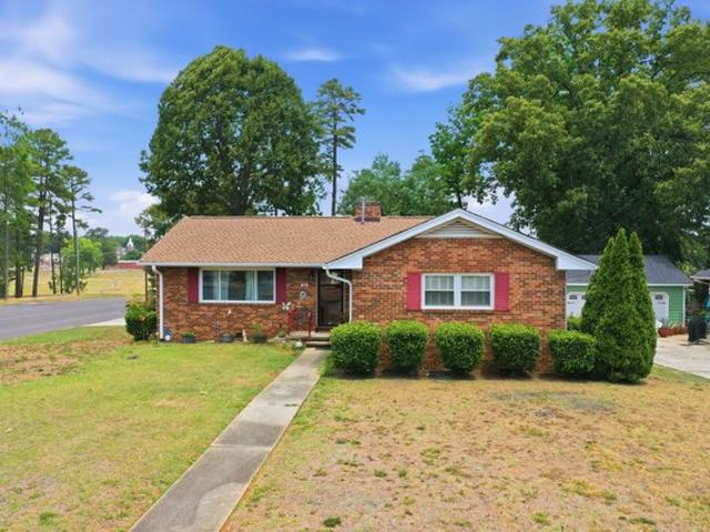 500 Oakwood Ln, Graham, NC 27253