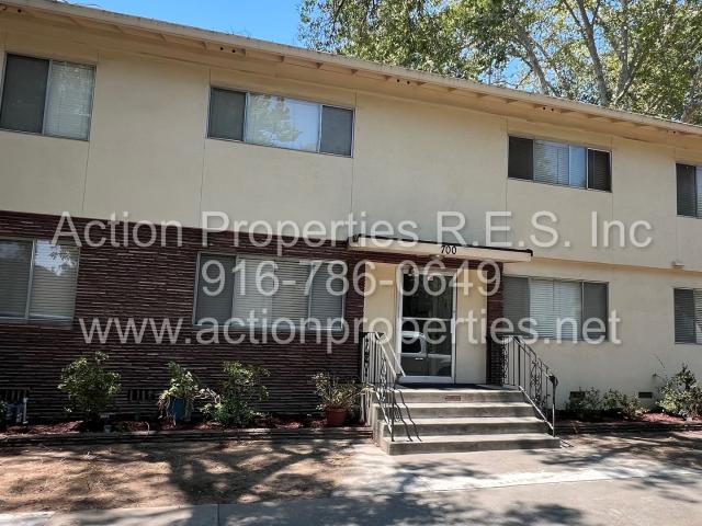 $500 Off Move in Special Sacramento Apartment 1 Bed, 1 Bath Off Street Parking Pet Negotiable In Unit Laundry Hookups!