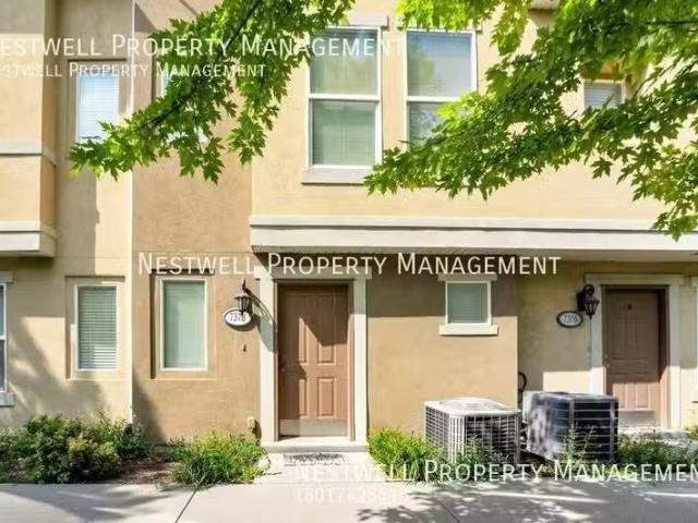$500 OFF 1ST MONTH'S RENT Stunning 2 bed Townhome Cottonwood.
