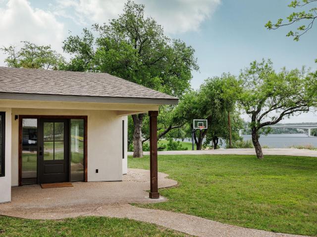 500 Lakeshore Dr