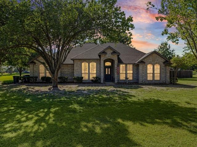 500 Little Creek Trl, Oak Leaf, TX 75154