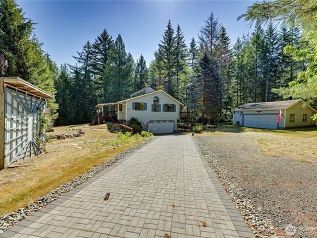 500 Mallard Ln NW, Seabeck, WA 98380