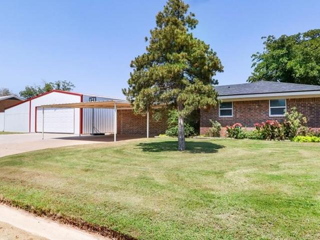 500 N Gray St, Stanton, TX 79782