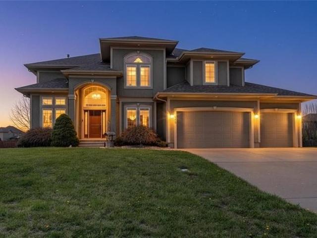 500 NE Woodpark Ln, Lee's Summit, MO 64086