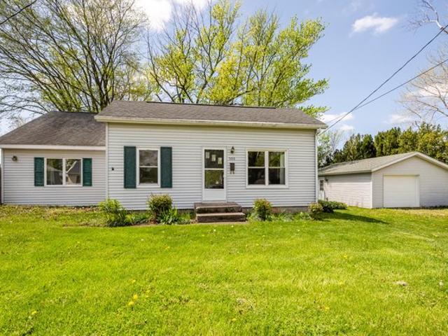 500 Sherwood St, Three Oaks, MI 49128