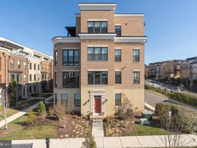 500 Spindrift Ln Unit 390, Oxon Hill, MD 20745