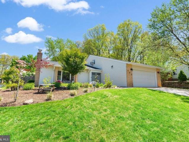 500 Sugarland Run Dr, Sterling, VA 20164