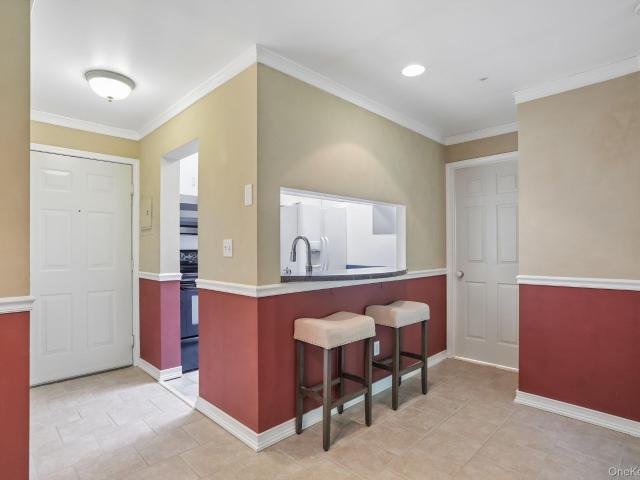 500 Pondside Drive 4L