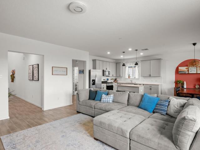 500 Pickrell Loop