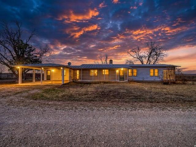 500 Pr, Knippa, TX 78801