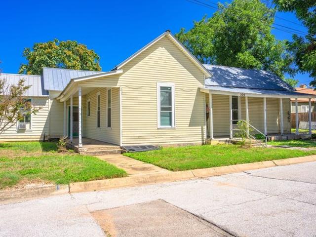 500 Robinson Ave, Kerrville, TX 78028