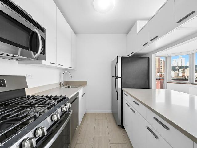 500 W 43RD Street 7G