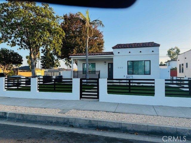 500 W Buckthorn St, Inglewood, CA 90301