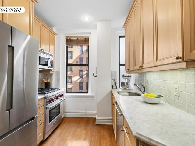 500 W END Avenue 6E