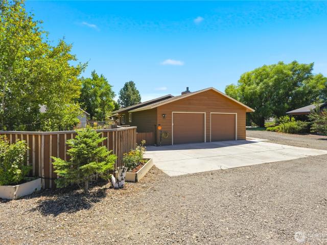 500 W Ridgeview Lane