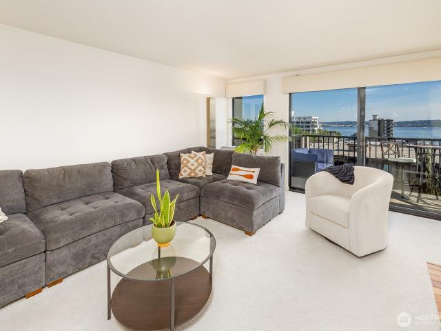 500 W Roy Street # W403