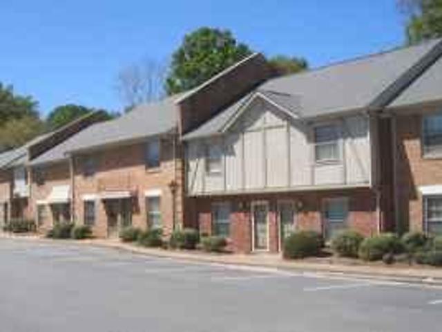 $500 UNFURNISHED ROOM AVAILABLE NOW UNTIL JULY MYERS PARK map