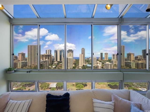 500 University Ave Apt 2204, Honolulu, HI 96826