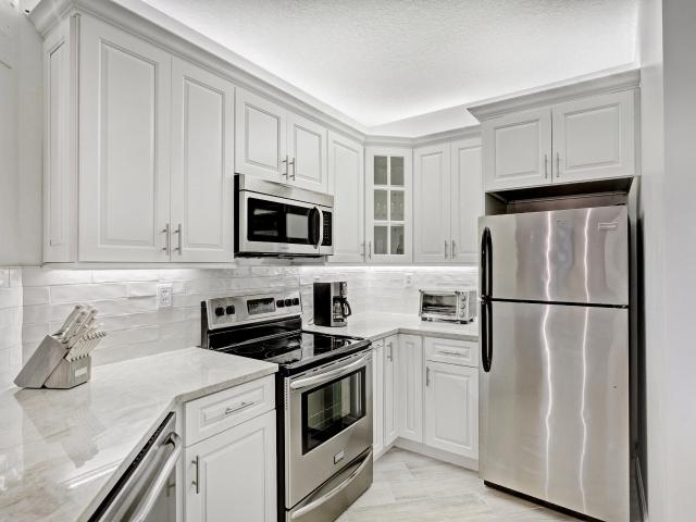 500 Uno Lago Dr, Unit 402, Juno Beach, FL 33408 | MLS #R11163