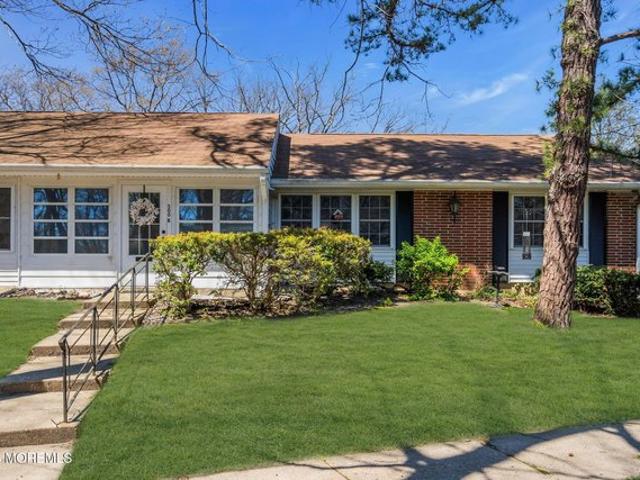 500B Thornbury Ct Unit B, Lakewood, NJ 08701