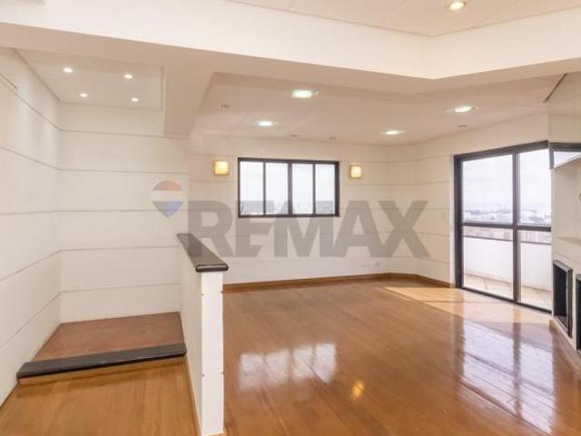 500m² de cobertura duplex. 15 famílias no edifício inteiro. Um apartamento por andar