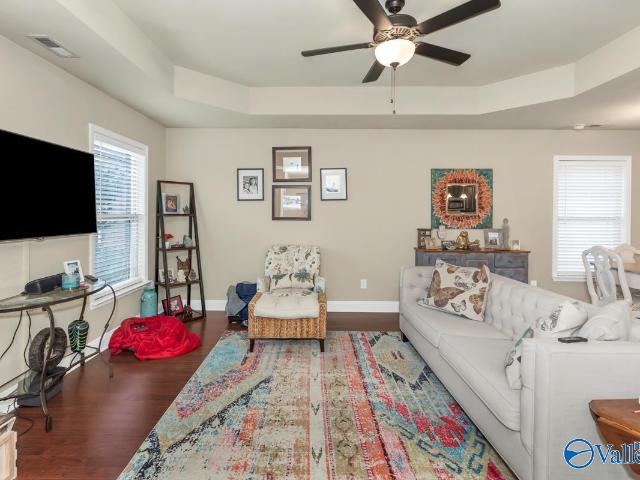 5015 Montauk Trail