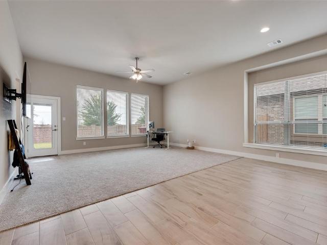 5016 De Berry Lane