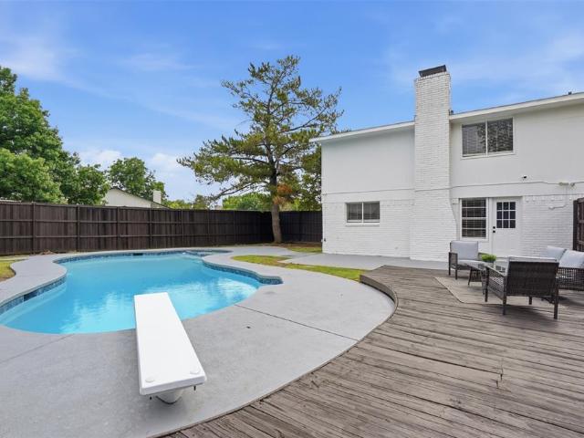 5017 Roundtable Lane