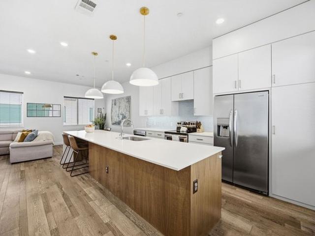 5018 Bryan St Apt 203, Dallas, TX 75206