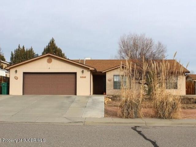 5010 Monteagle Dr, Farmington, NM 87402