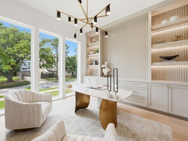 5011 Glenmeadow Dr, Houston, TX 77096