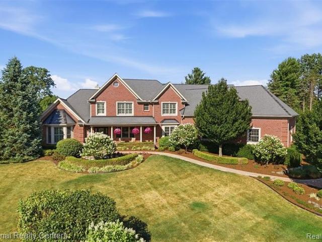50130 Pine Ct, Plymouth, MI 48170
