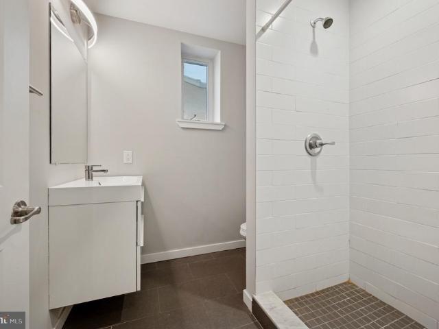 501 03 W Girard Avenue # 3