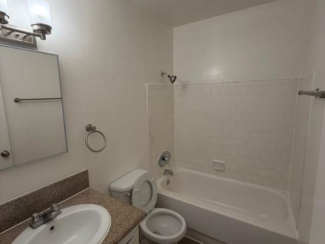 501 2 Bedroom Apartment for Rent at 501 Temple Ave, Long Beach, CA 90814 Eastside